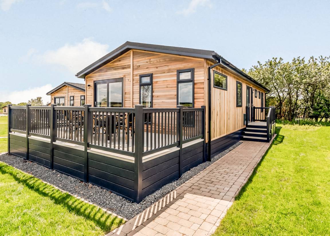 Chalet ∙ 4 Bedrooms ∙ 8 Guests - Warwickshire