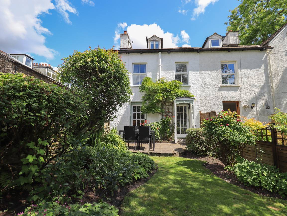 Cottage ∙ 2 Bedrooms ∙ 4 Guests - Bowness-on-Windermere