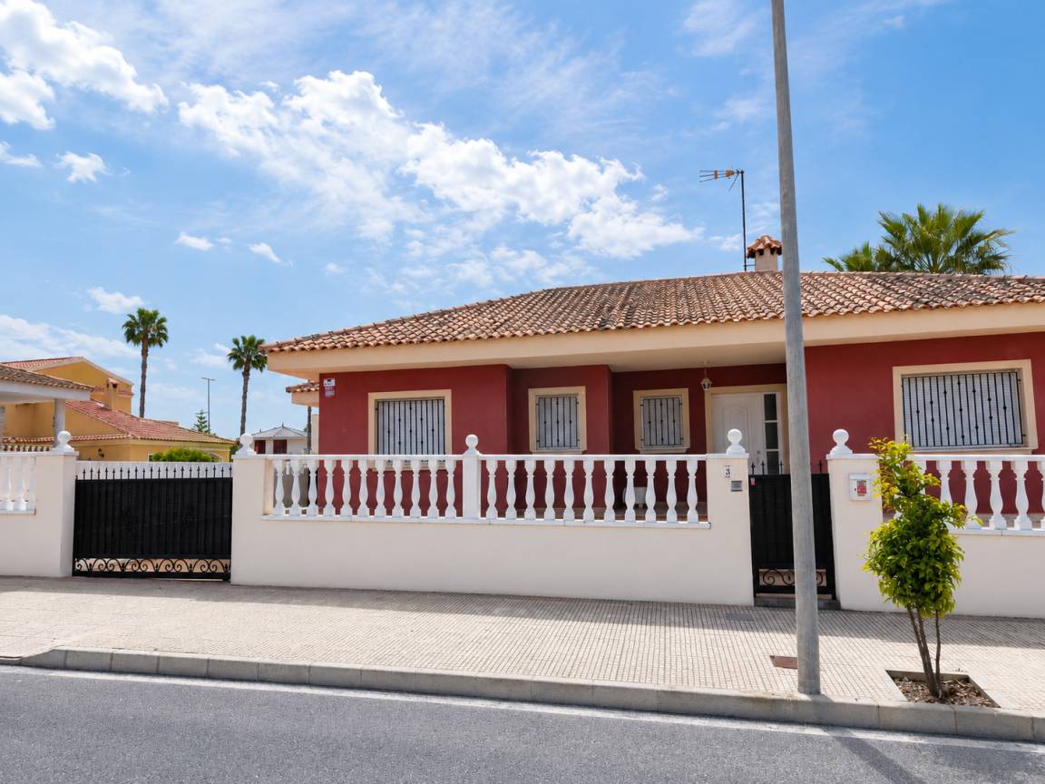 130 M² House ∙ 3 Bedrooms ∙ 6 Guests - La Marina