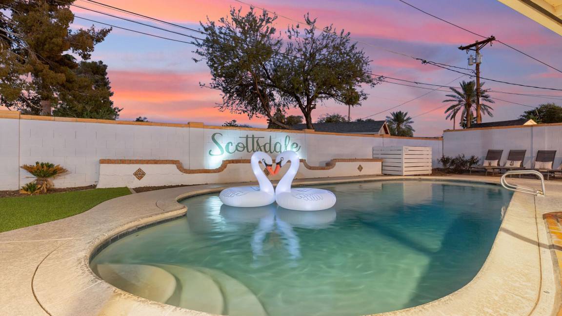 169 M² House ∙ 4 Bedrooms ∙ 14 Guests - Scottsdale, AZ