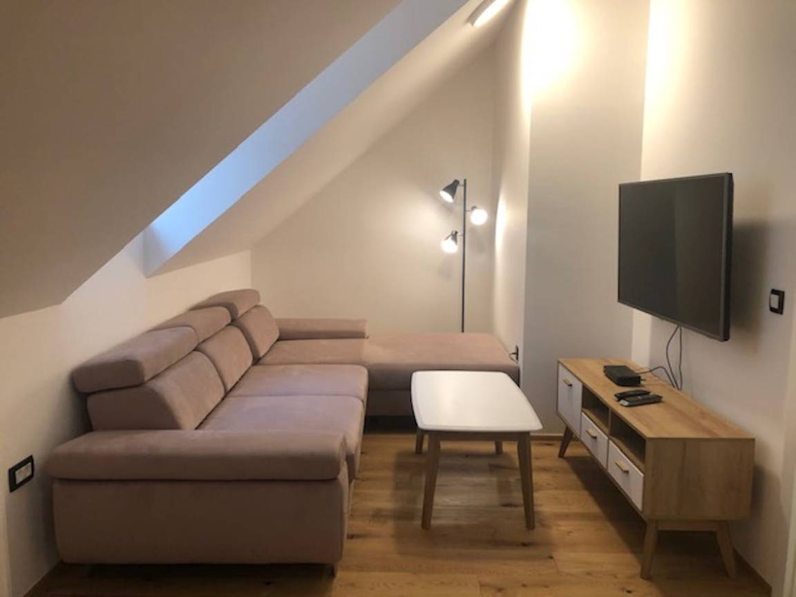 80 M² Apartamento ∙ 2 Quartos ∙ 4 Hóspedes - Liubliana