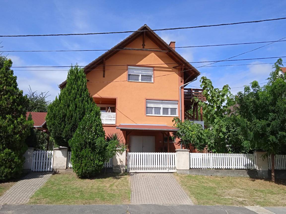 80 M² Apartment ∙ 2 Bedrooms ∙ 4 Guests - Badacsony