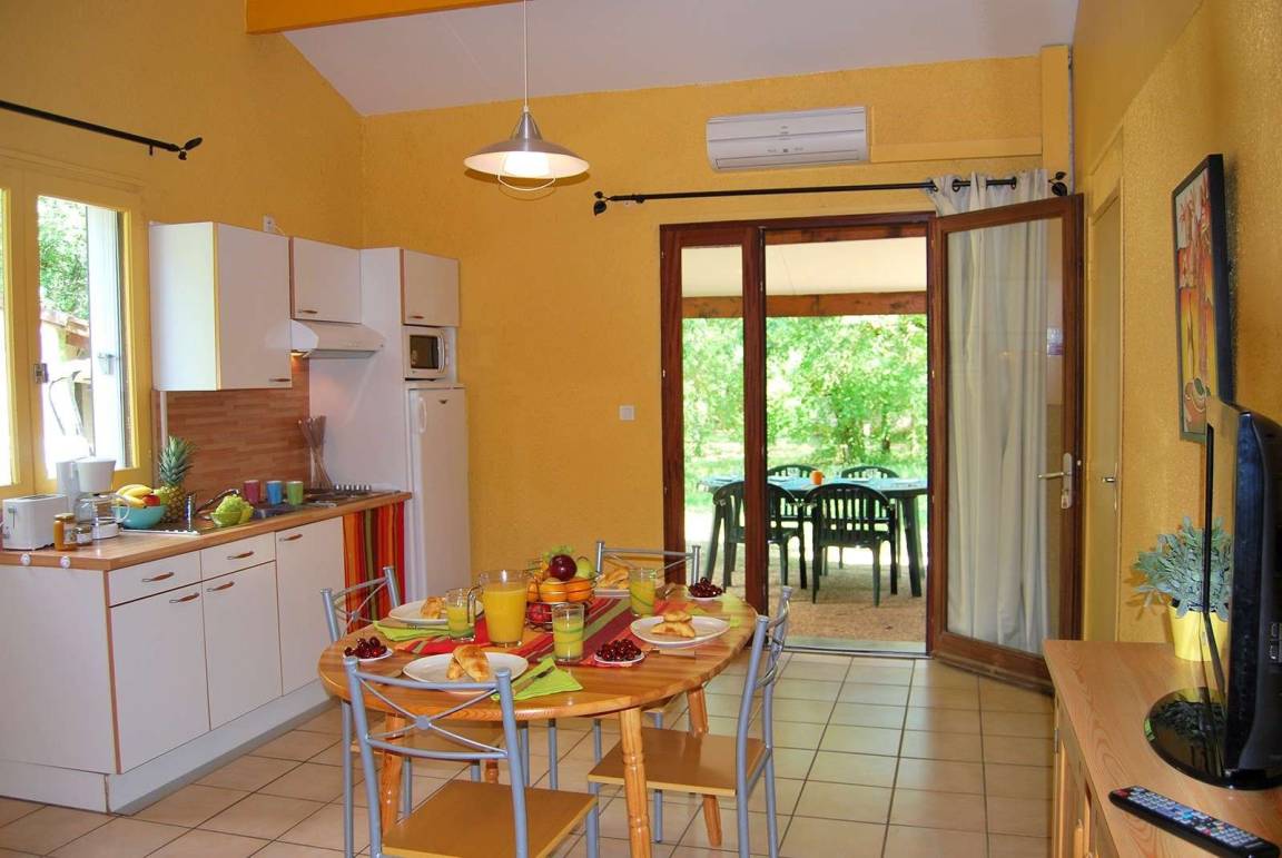 Cabin ∙ 2 Bedrooms ∙ 6 Guests - Lot