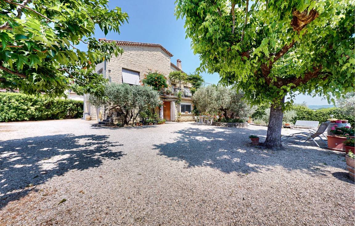 72 M² Appartement ∙ 2 Chambres ∙ 4 Personnes - Malaucène