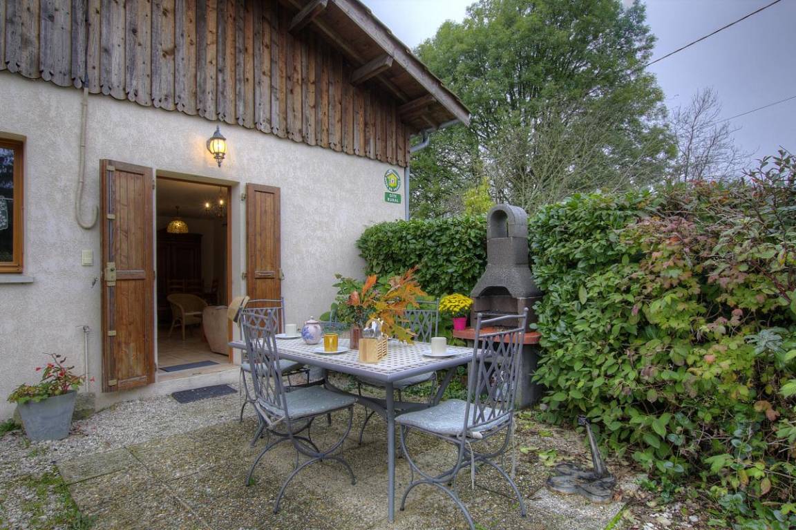 60 M² Gîte ∙ 2 Chambres ∙ 4 Personnes - Ain