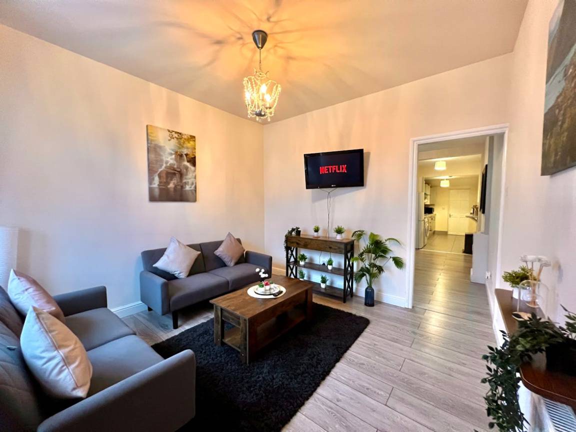 80 M² House ∙ 2 Bedrooms ∙ 5 Guests - England