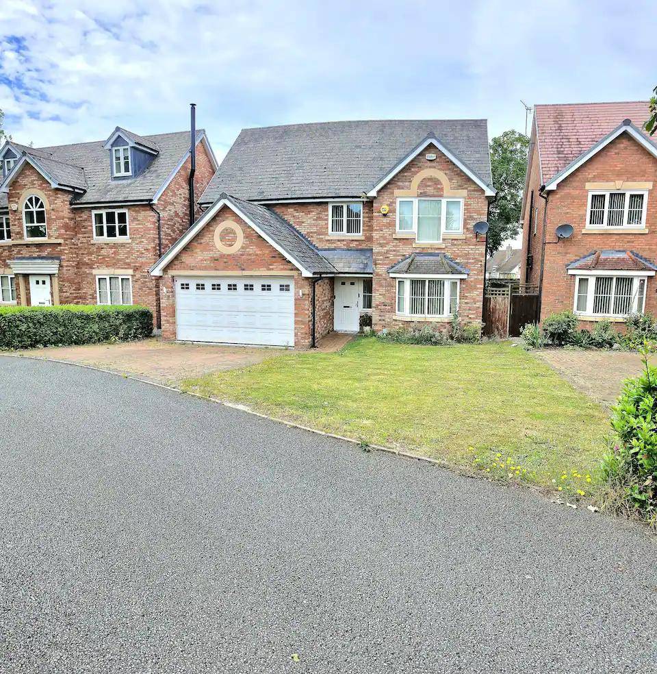 165 M² House ∙ 5 Bedrooms ∙ 7 Guests - Rhyl Beach