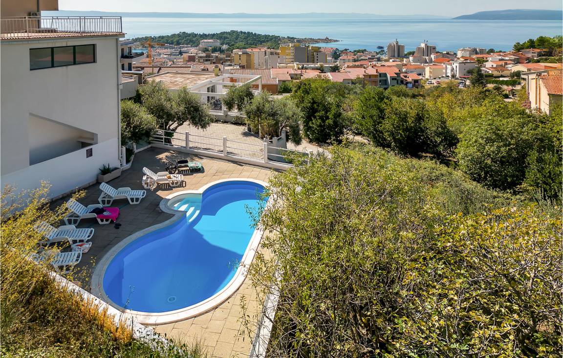 350 M² Ferienhaus ∙ 9 Schlafzimmer ∙ 18 Gäste - Tučepi