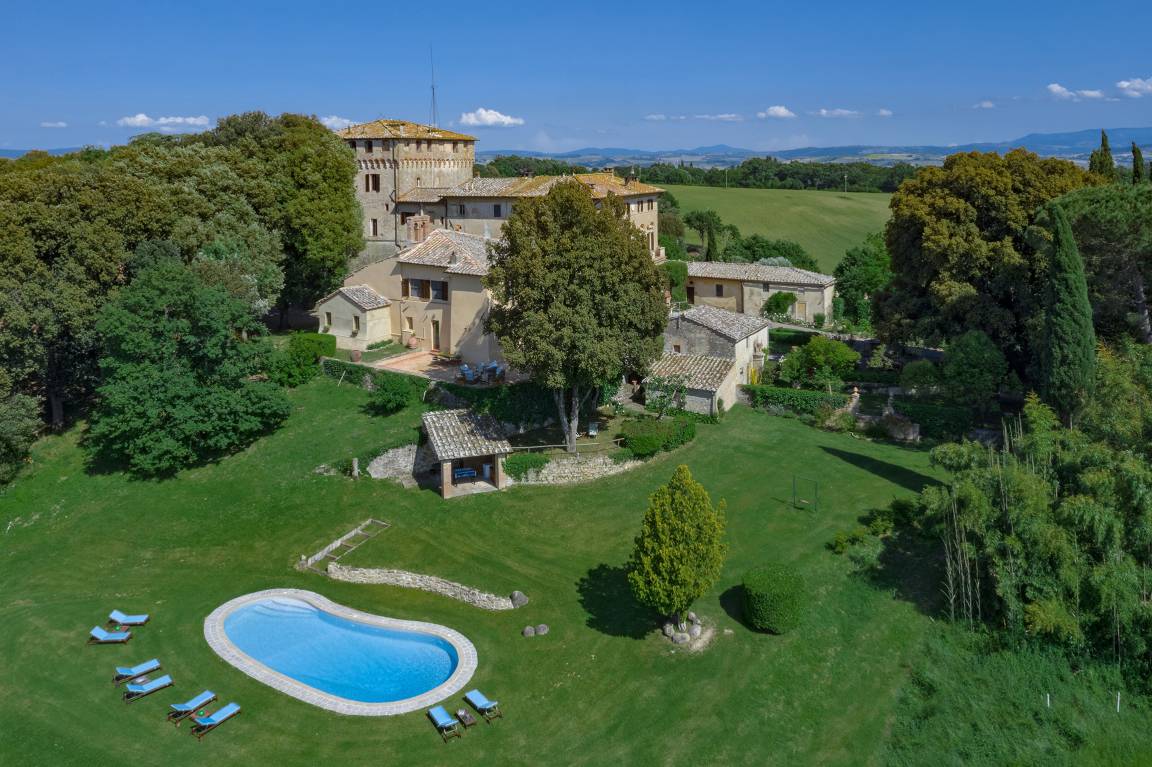 Villa ∙ 8 Bedrooms ∙ 16 Guests - Montalcino