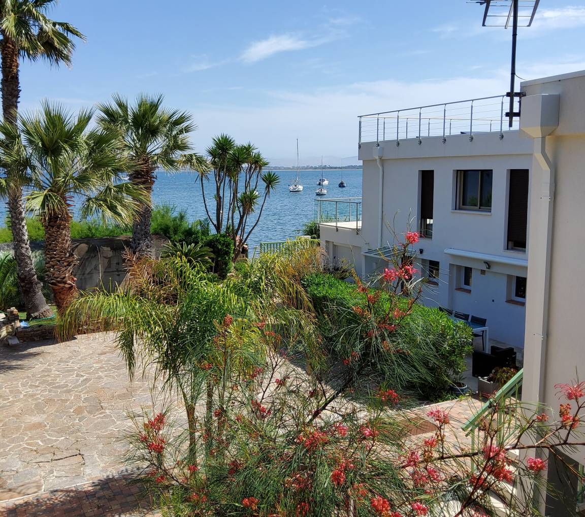 80 M² Apartment ∙ 3 Bedrooms ∙ 6 Guests - 波克羅勒島