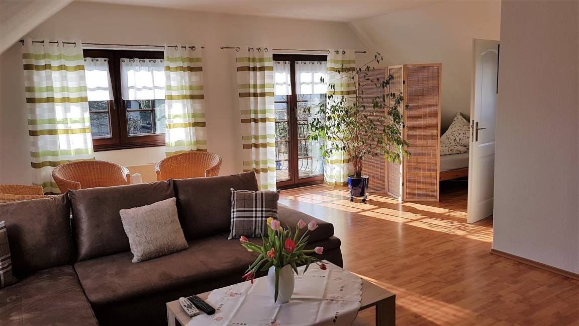 75 M² Ferienwohnung ∙ 1 Schlafzimmer ∙ 4 Gäste - Kirchenlamitz