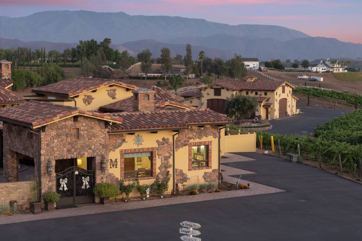 111 M² Ferienhaus ∙ 2 Schlafzimmer ∙ 8 Gäste - Vitagliano Winery, Temecula
