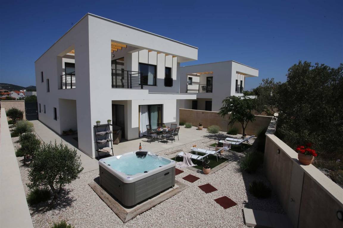 100 M² Villa ∙ 3 Bedrooms ∙ 6 Guests - Tisno