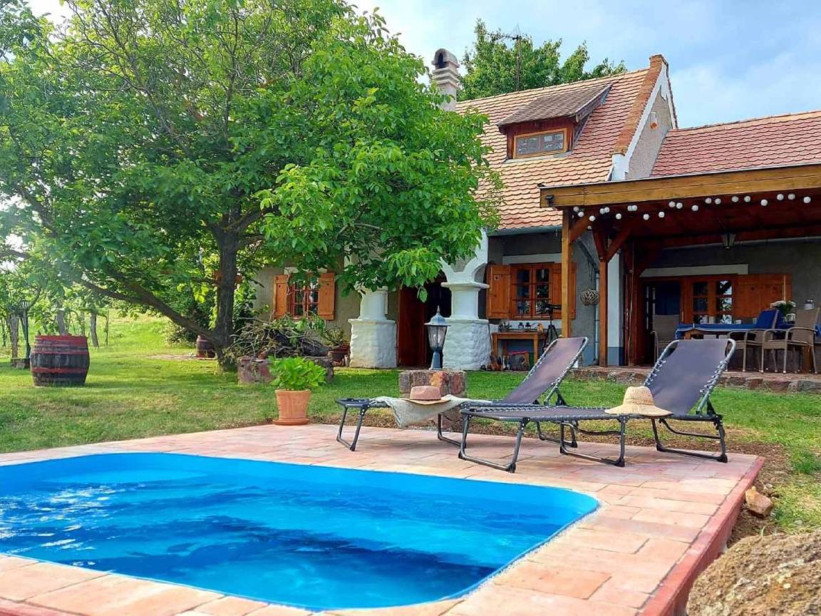 145 M² House ∙ 3 Bedrooms ∙ 6 Guests - Bakony