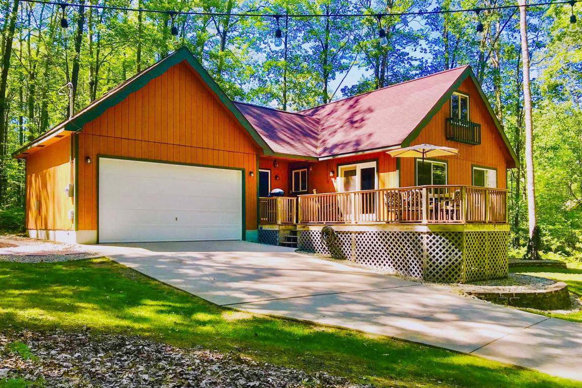 102 M² Cottage ∙ 2 Bedrooms ∙ 6 Guests - Higgins Lake, MI