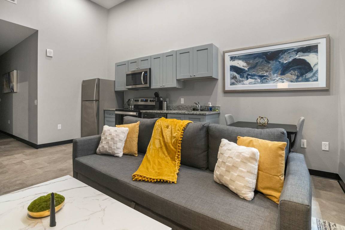 Apartment ∙ 1 Bedroom ∙ 4 Guests - PPG Paints Arena