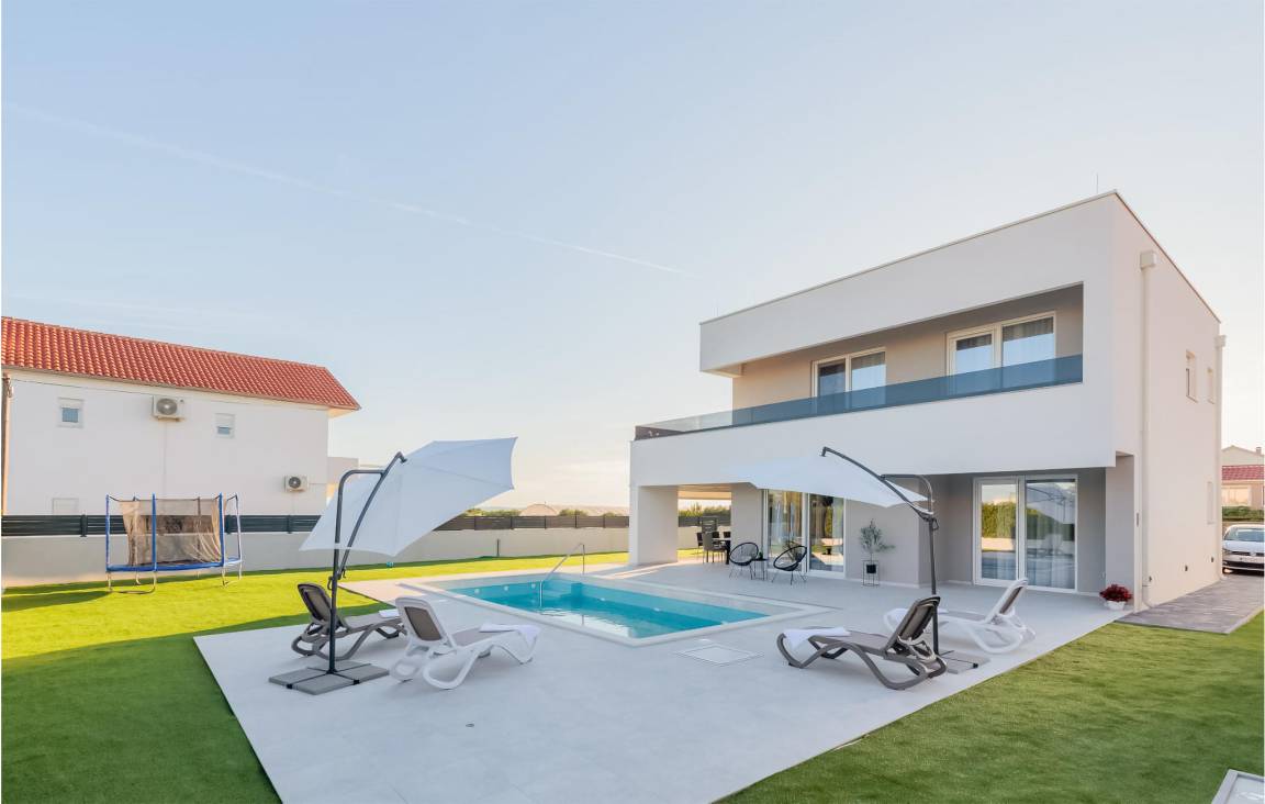 160 M² Ferienhaus ∙ 3 Schlafzimmer ∙ 8 Gäste - Nin