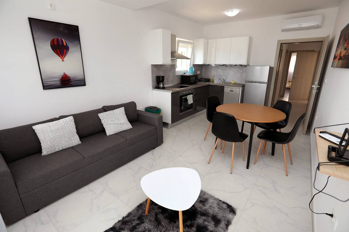 65 M² Ferienwohnung ∙ 2 Schlafzimmer ∙ 4 Gäste - Trogir