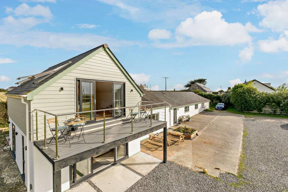 Cottage ∙ 5 Bedrooms ∙ 10 Guests - Constantine Bay