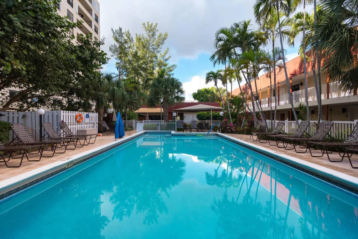 Condo ∙ 2 Bedrooms ∙ 6 Guests - Lighthouse Point, FL