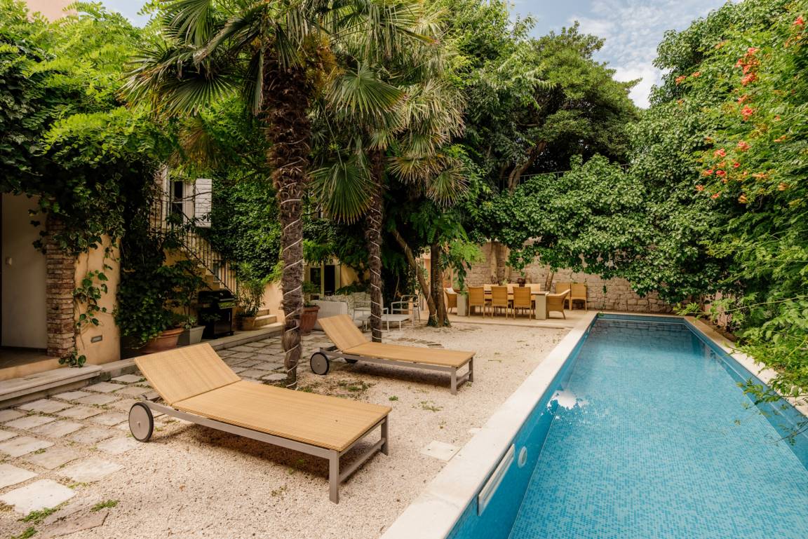 200 M² Villa ∙ 4 Bedrooms ∙ 12 Guests - Jelsa