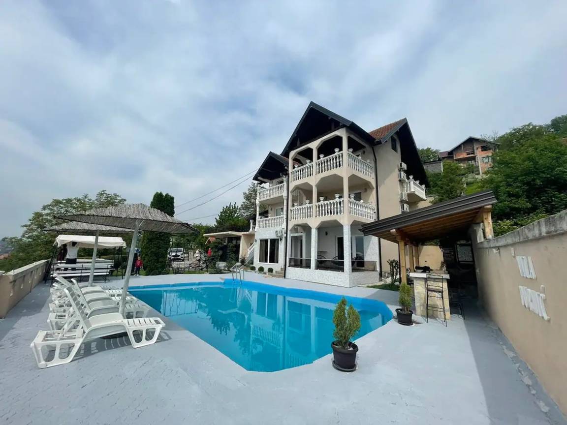 160 M² Villa ∙ 7 Sovrum ∙ 17 Gäster - Sarajevo