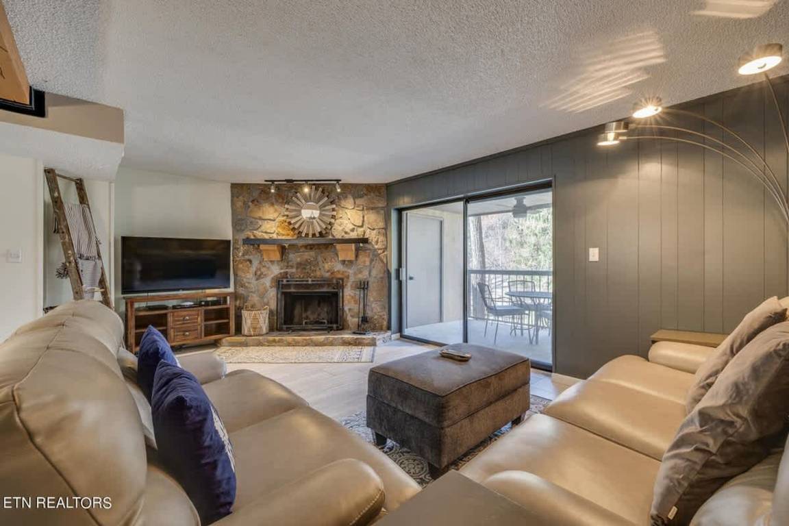 Apartment ∙ 2 Bedrooms ∙ 4 Guests - Gatlinburg, TN