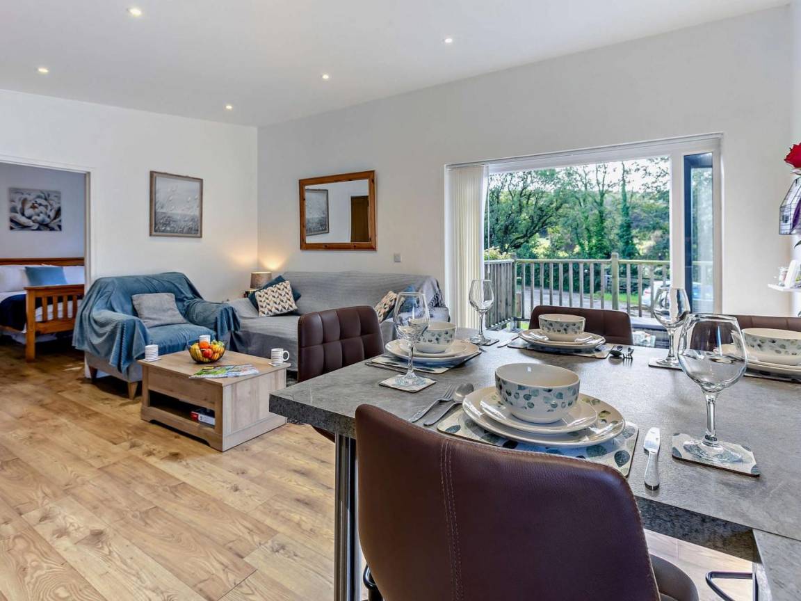 Cottage ∙ 2 Bedrooms ∙ 4 Guests - Troon