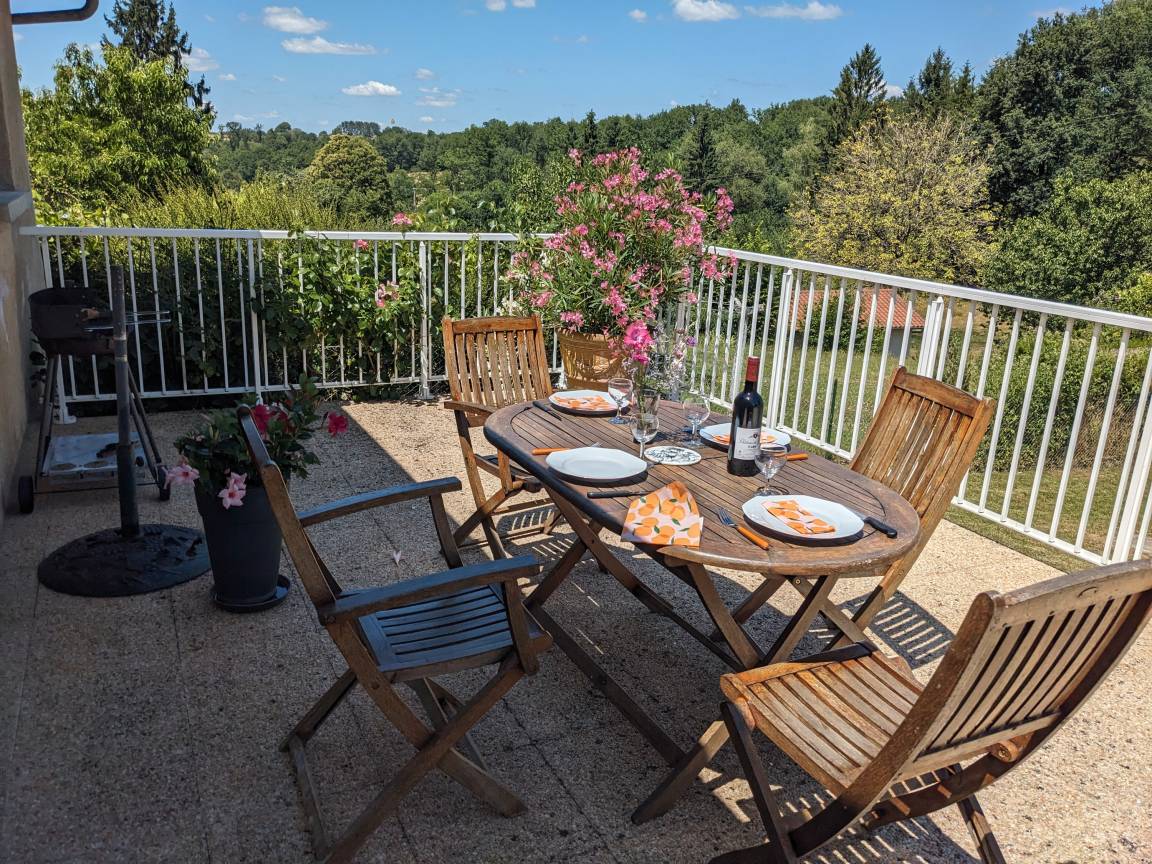 100 M² House ∙ 2 Bedrooms ∙ 5 Guests - Thiviers