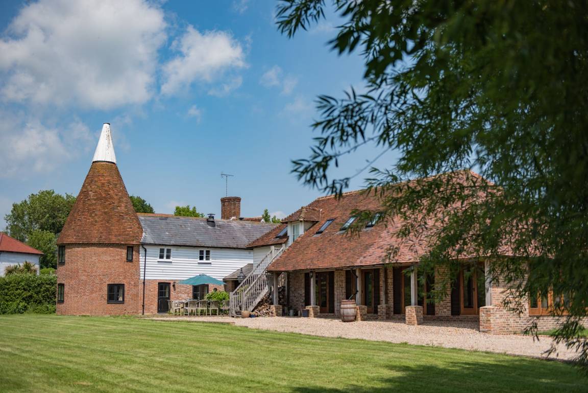 Cottage ∙ 4 Bedrooms ∙ 8 Guests - Tenterden