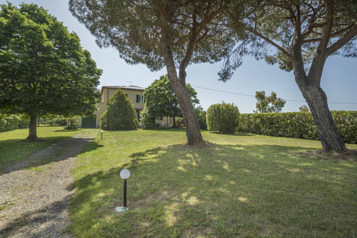 200 M² Villa ∙ 4 Bedrooms ∙ 8 Guests - Livorno