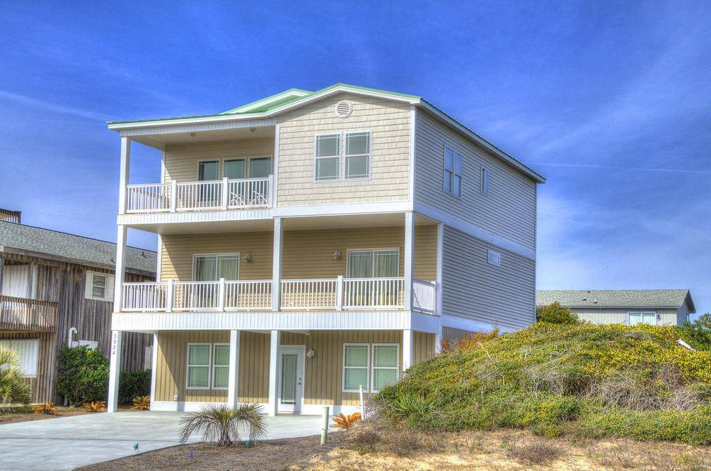 House ∙ 7 Bedrooms ∙ 18 Guests - Oak Island, NC