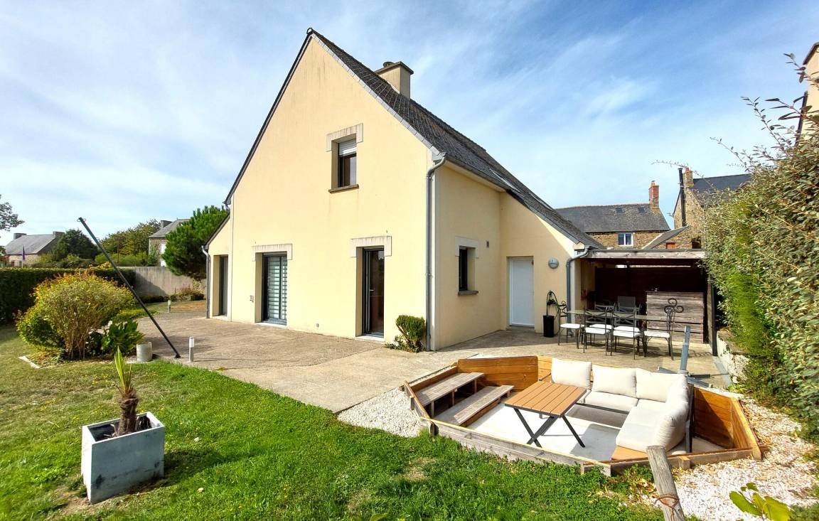 180 M² Maison De Vacances ∙ 4 Chambres ∙ 8 Personnes - Hirel