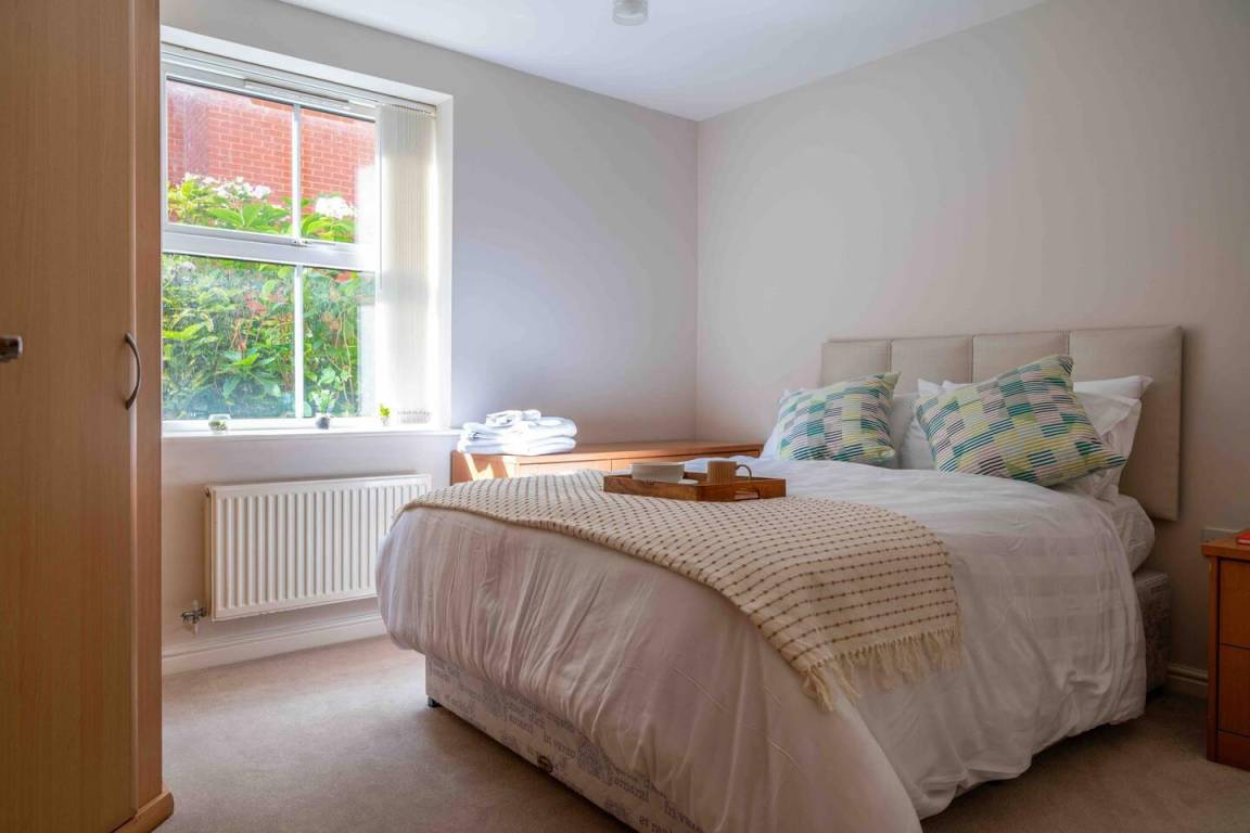 75 M² Apartment ∙ 2 Bedrooms ∙ 4 Guests - Birmingham Airport (BHX)