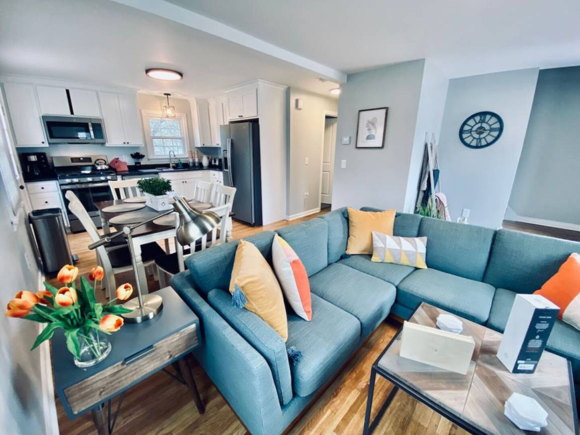 112 M² House ∙ 3 Bedrooms ∙ 6 Guests - Bristol, CT