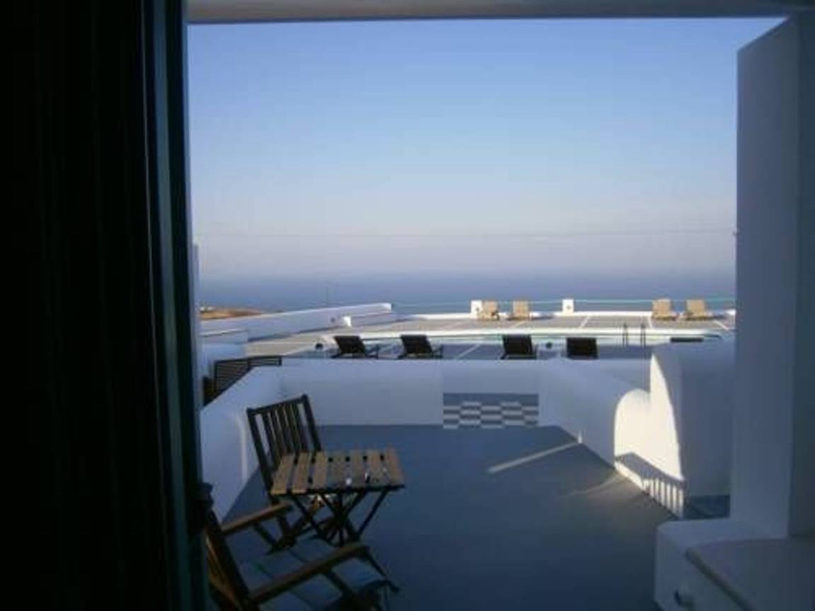 Villa ∙ 2 Bedrooms ∙ 7 Guests - Santorini