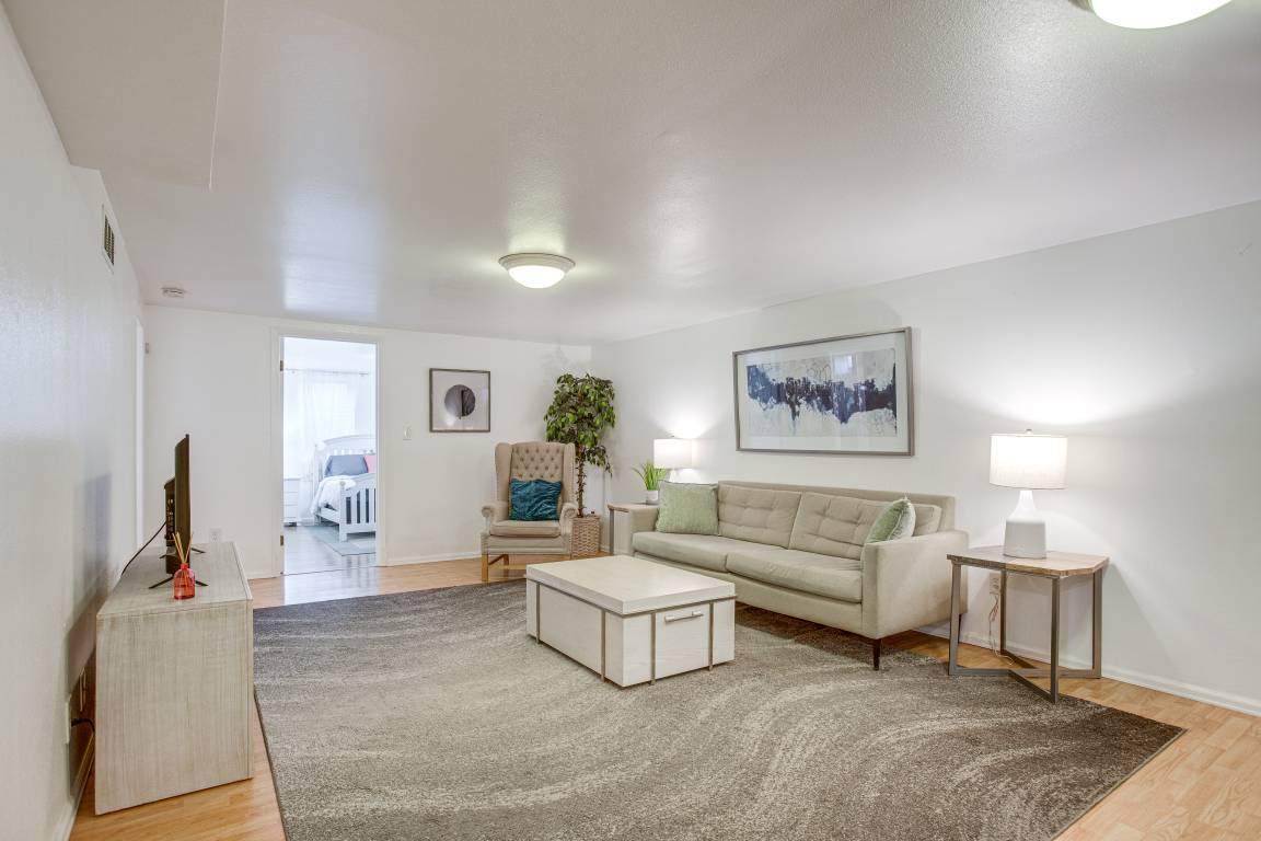 111 M² Apartment ∙ 2 Bedrooms ∙ 4 Guests - Lakewood, CO