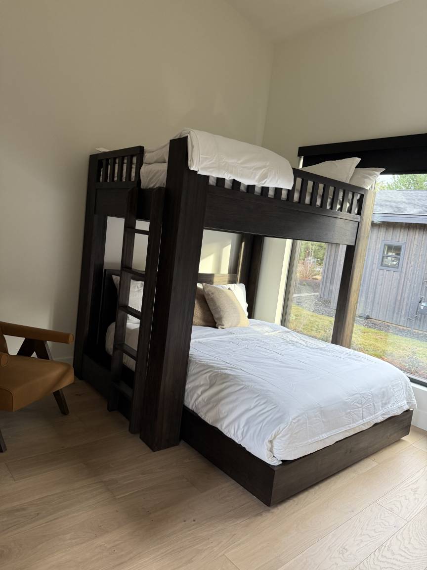 Cabin ∙ 6 Bedrooms ∙ 18 Guests - Washington