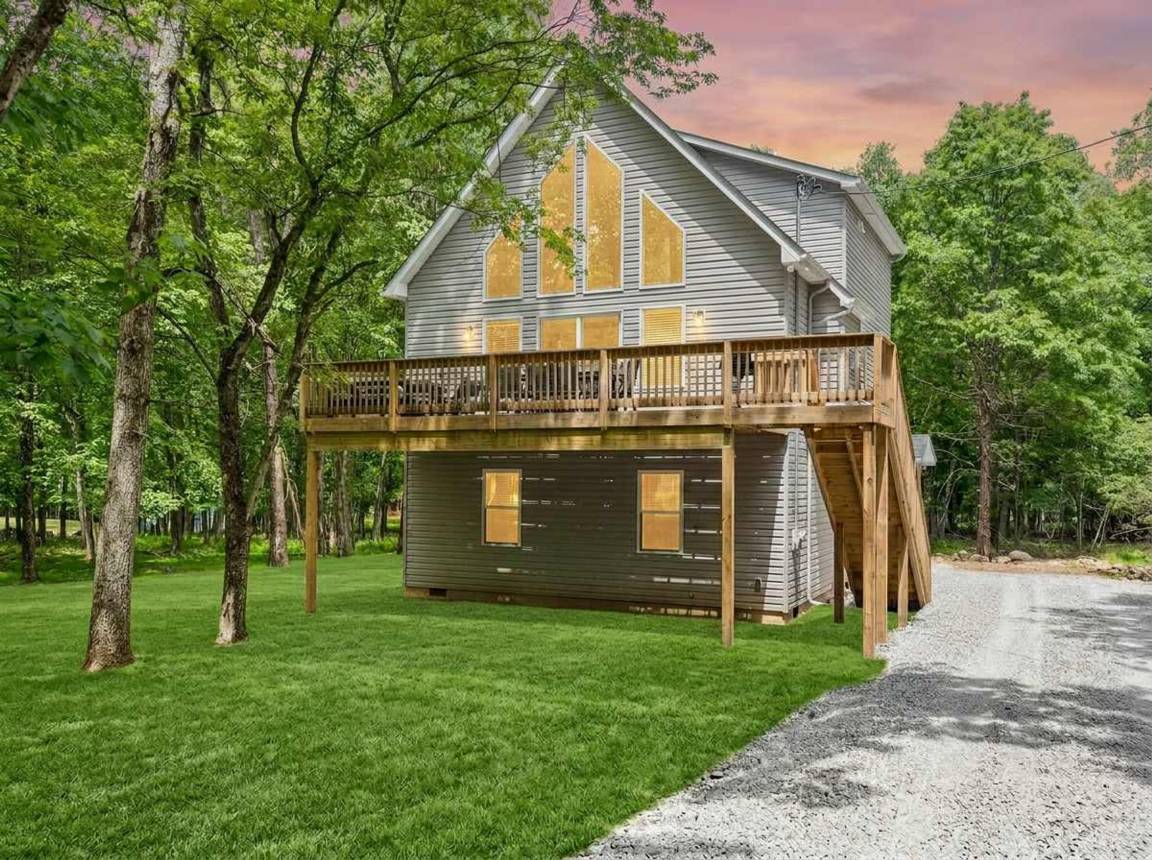 Apartment ∙ 6 Bedrooms ∙ 16 Guests - Jim Thorpe, PA