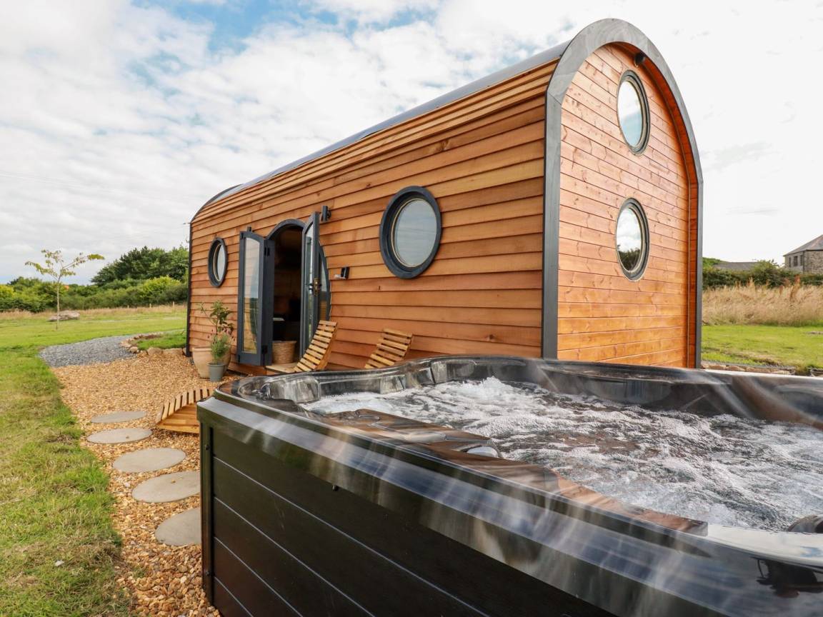 Cottage ∙ 2 Bedrooms ∙ 4 Guests - Falmouth