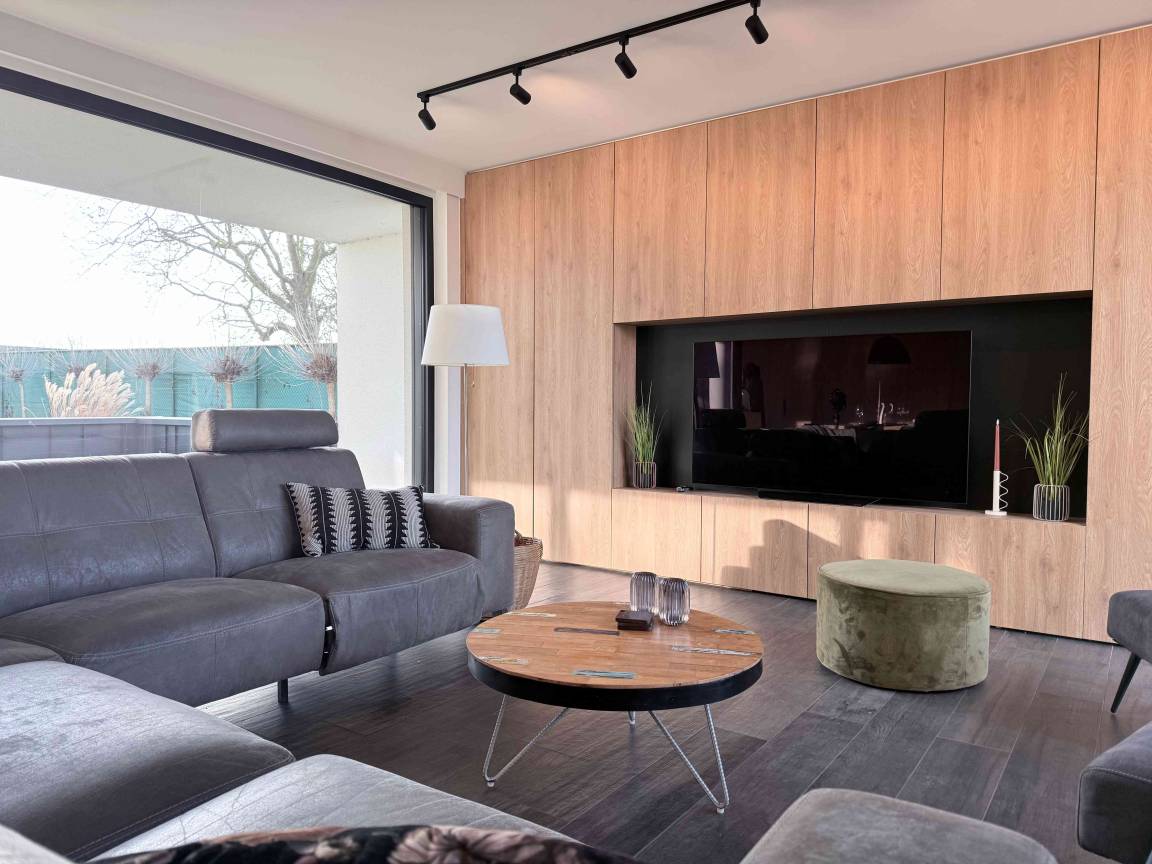 300 M² Villa ∙ 1 Chambre ∙ 8 Personnes - Maasmechelen