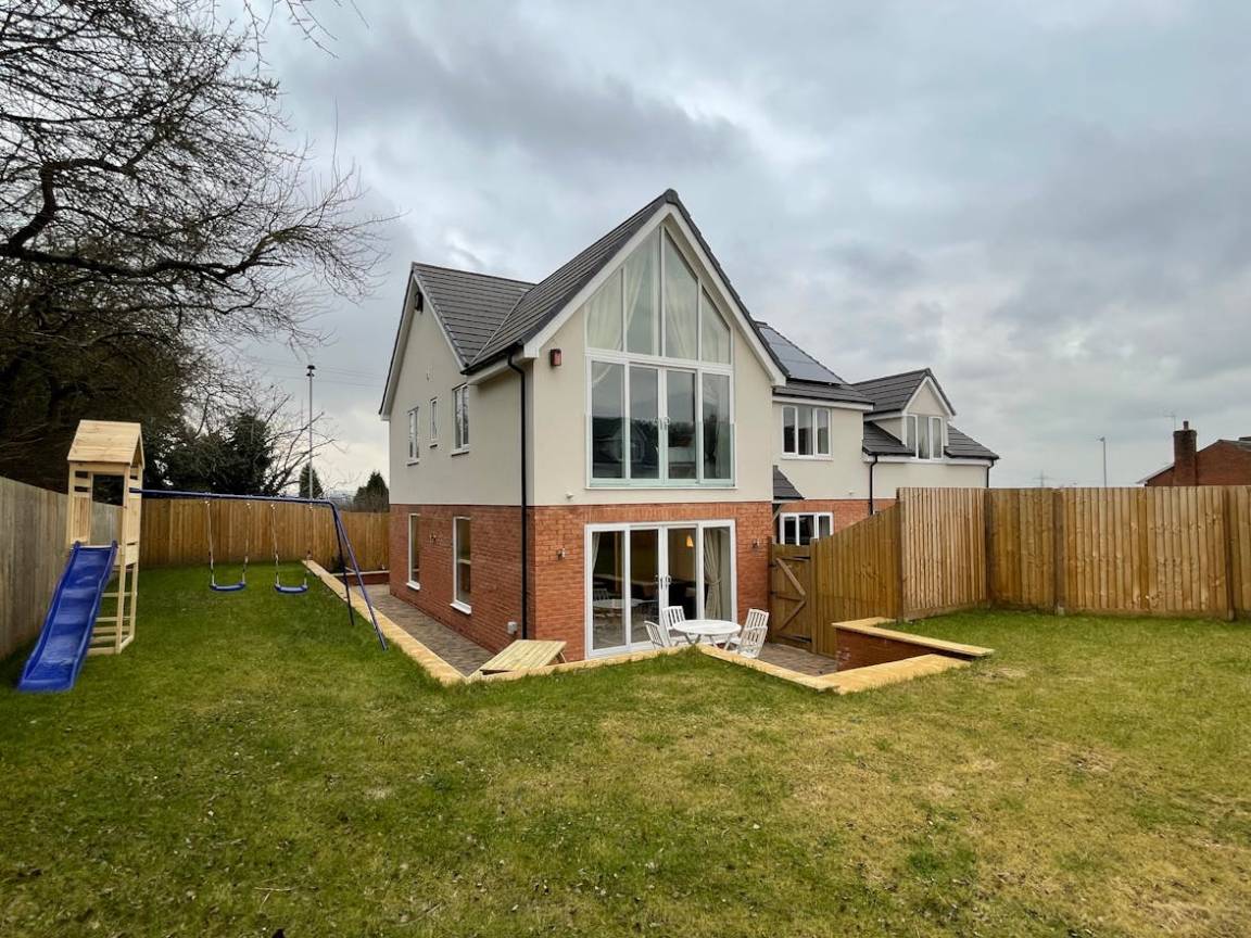 200 M² House ∙ 5 Bedrooms ∙ 10 Guests - Stourport-on-Severn