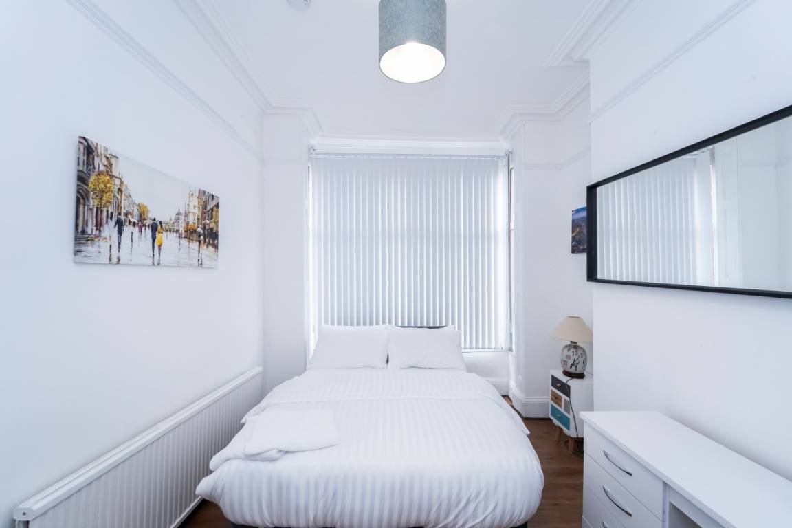 125 M² House ∙ 6 Bedrooms ∙ 12 Guests - Leicester
