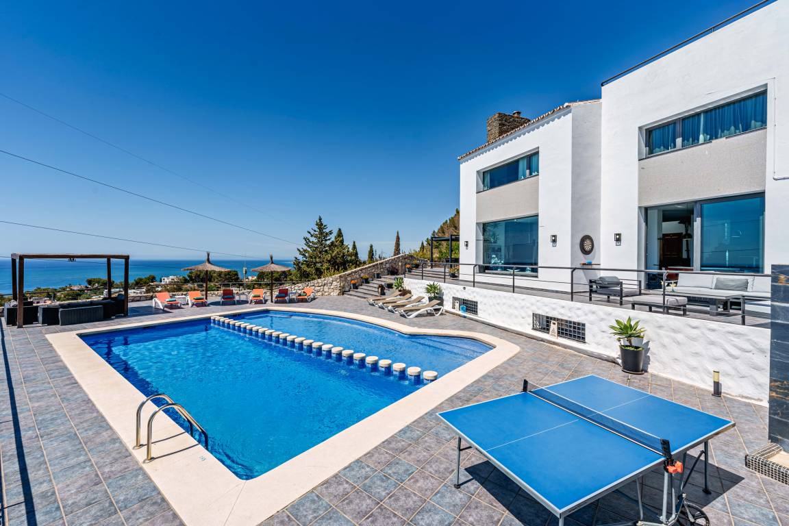 525 M² Villa ∙ 5 Bedrooms ∙ 11 Guests - Benalmádena