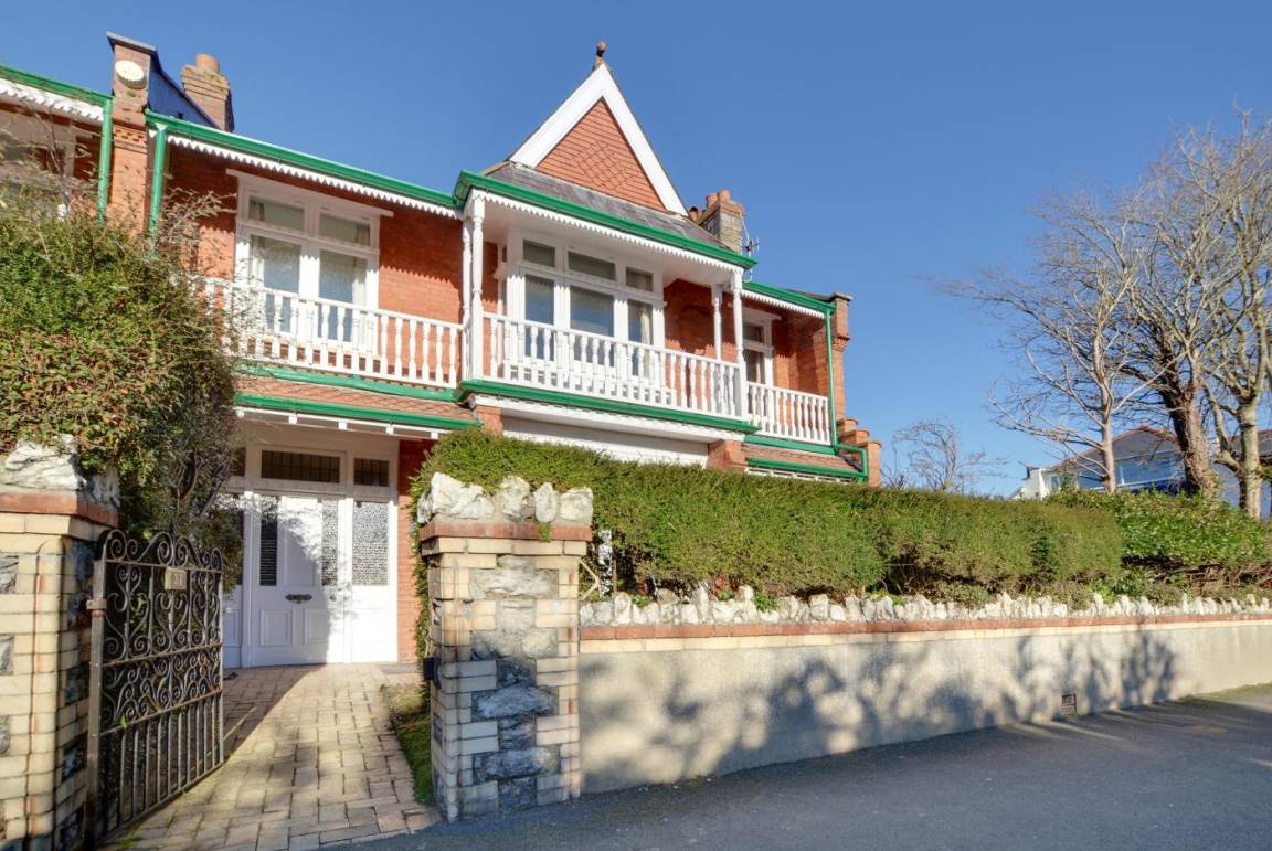 Cottage ∙ 4 Bedrooms ∙ 8 Guests - Ilfracombe