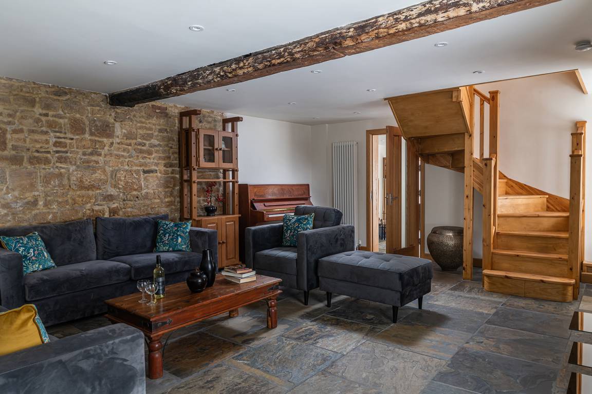 274 M² House ∙ 6 Bedrooms ∙ 14 Guests - Gloucester, UK
