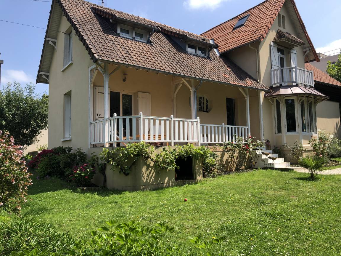 200 M² Maison De Vacances ∙ 4 Chambres ∙ 9 Personnes - Le Mans
