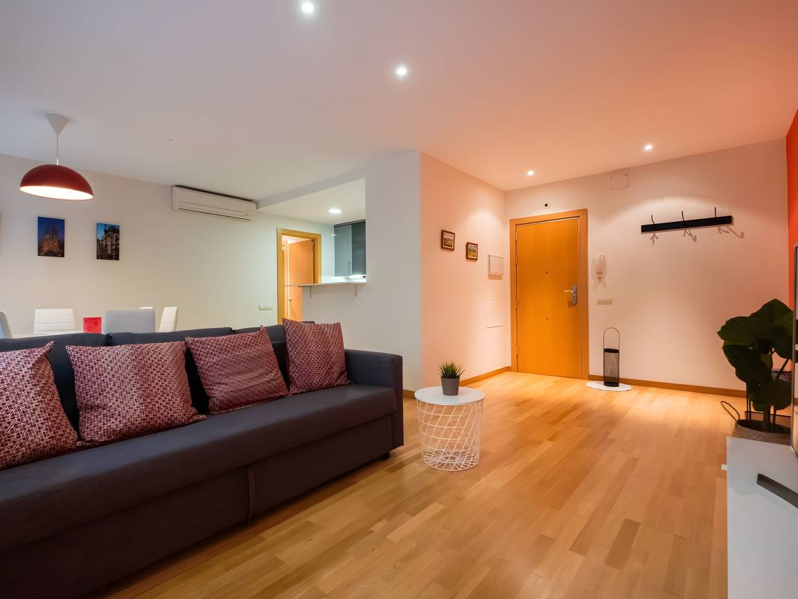 80 M² Apartment ∙ 2 Bedrooms ∙ 6 Guests - Barcelona