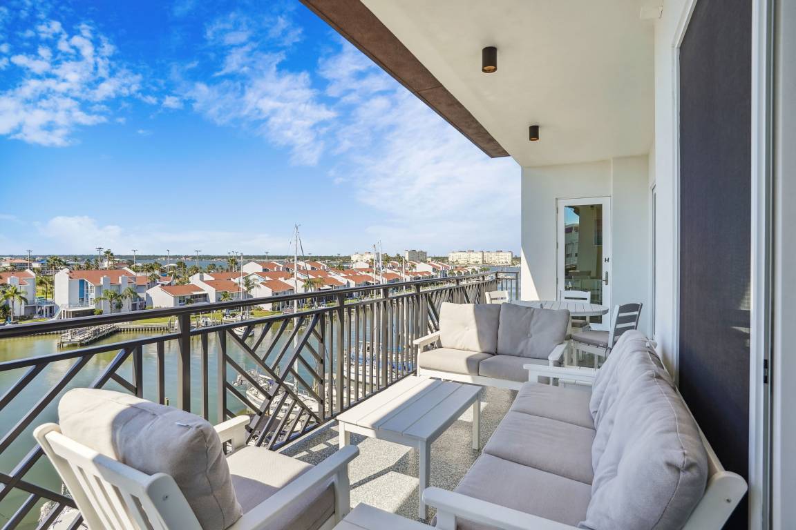 146 M² Condo ∙ 3 Bedrooms ∙ 7 Guests - Madeira Beach, FL