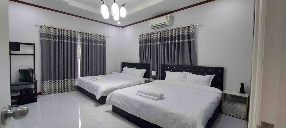 150 M² Villa ∙ 3 Bedrooms ∙ 13 Guests - Cha-am